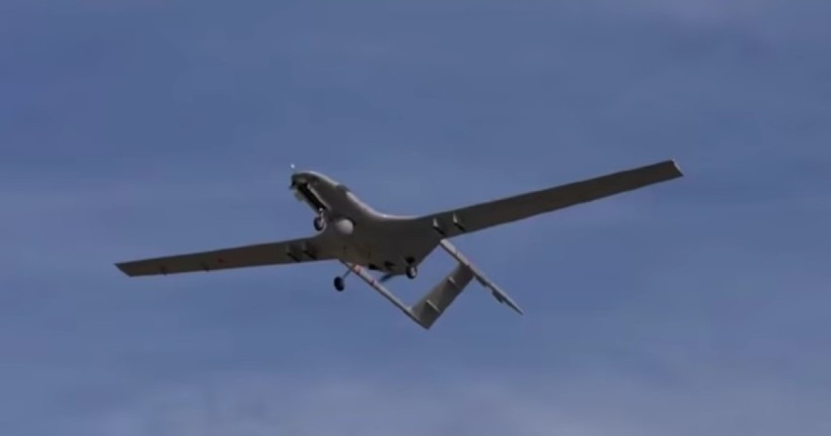 Descoperire surprinzătoare: O dronă de 2 metri cu parașută, prinsă în ...